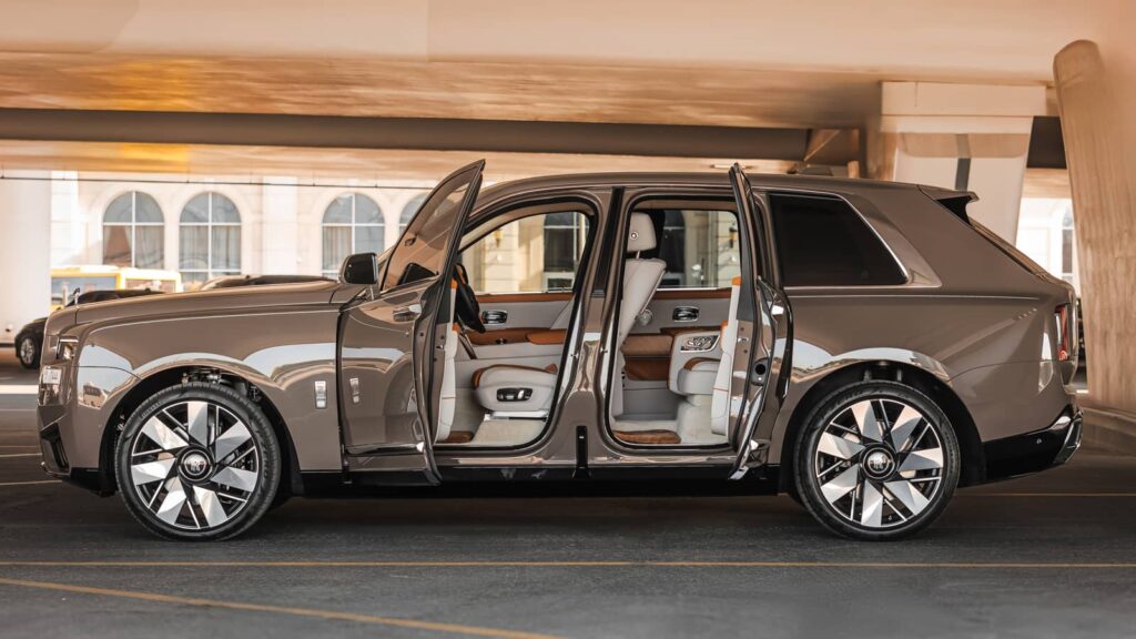 Rolls Royce Cullinan (Beige), 2025 - Fastlane